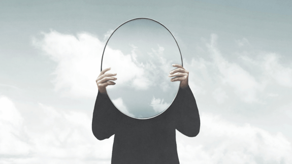 The mirror as a symbol and metaphor in art and modern society